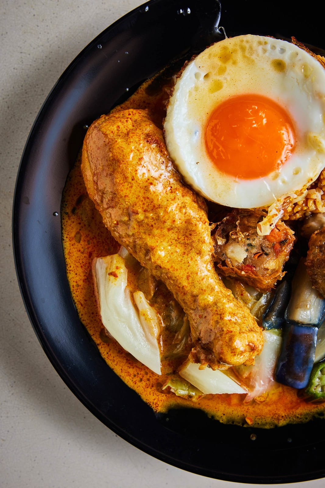 Satisfying, Sloppy Hainanese Curry Rice With Chicken Collagen Gravy ...