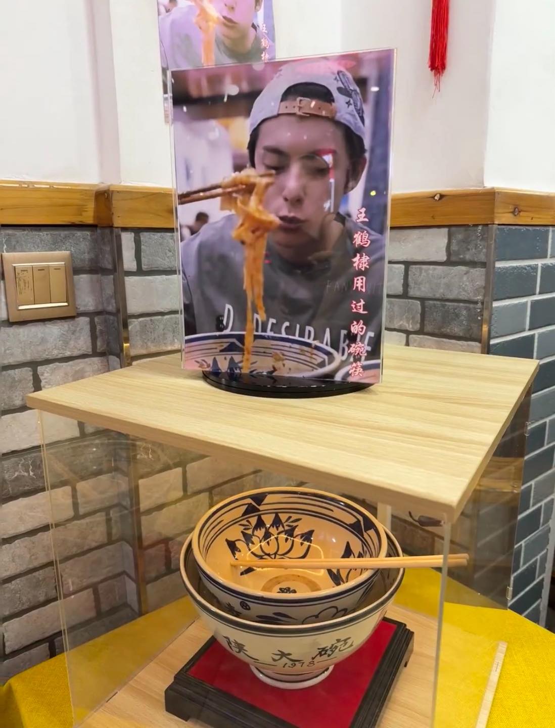 Dylan Wang Ate At This Restaurant, And The Chopsticks & Bowls He Used ...