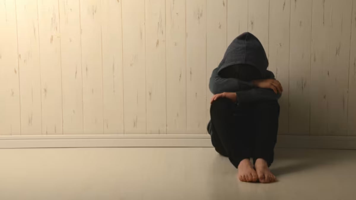 Lelaki dipenjara 2 tahun, rantai anak pada palang besi di tandas ...