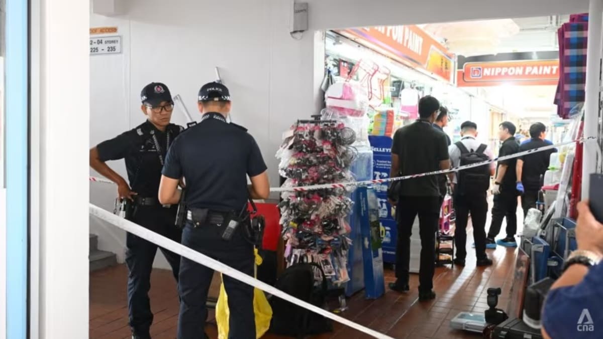 Lelaki diberkas setelah tikam wanita di Hougang - BERITA Mediacorp