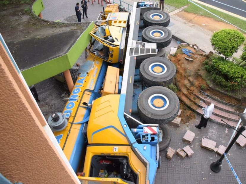 mobile crane collapse