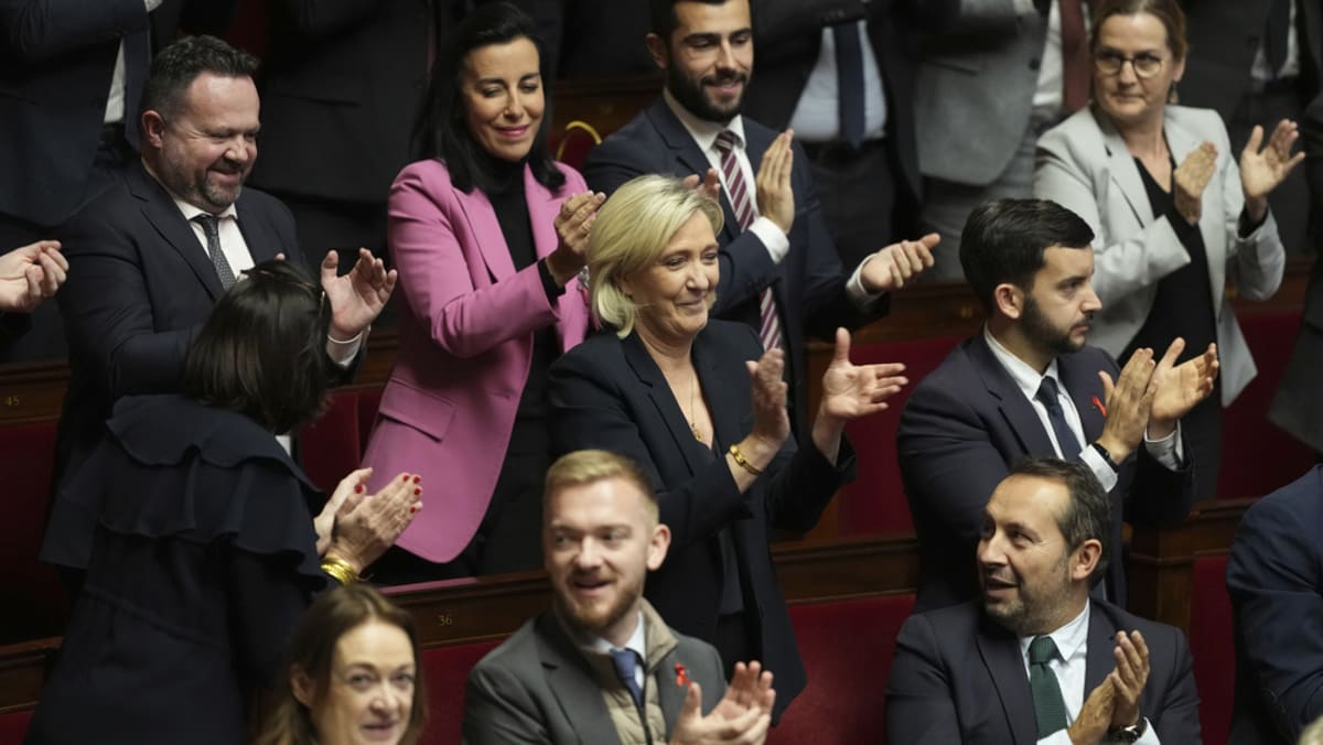 French government toppled in no-confidence vote, deepening political ...