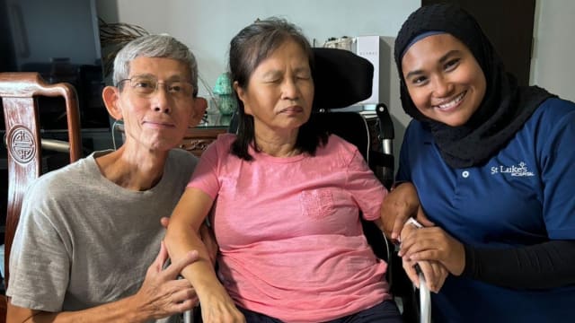 照顾失智太太十年 七旬夫：即使你已不懂 我也会陪着你 - 8world