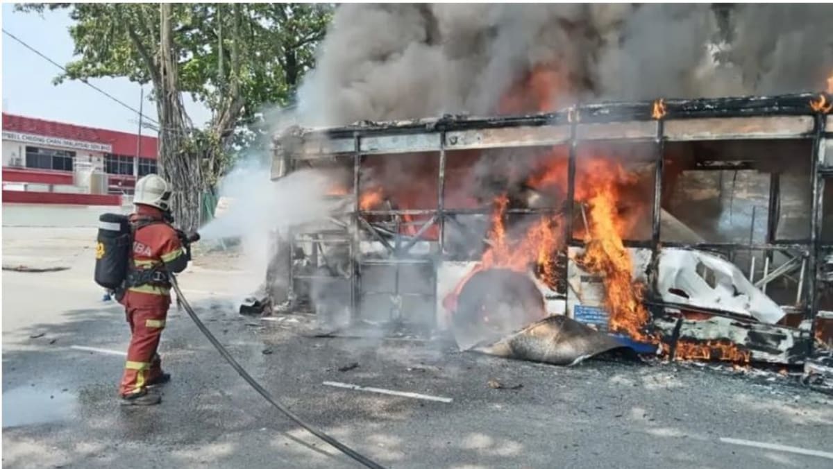 8 penumpang bas RapidKL berdepan detik cemas apabila bas terbakar di ...
