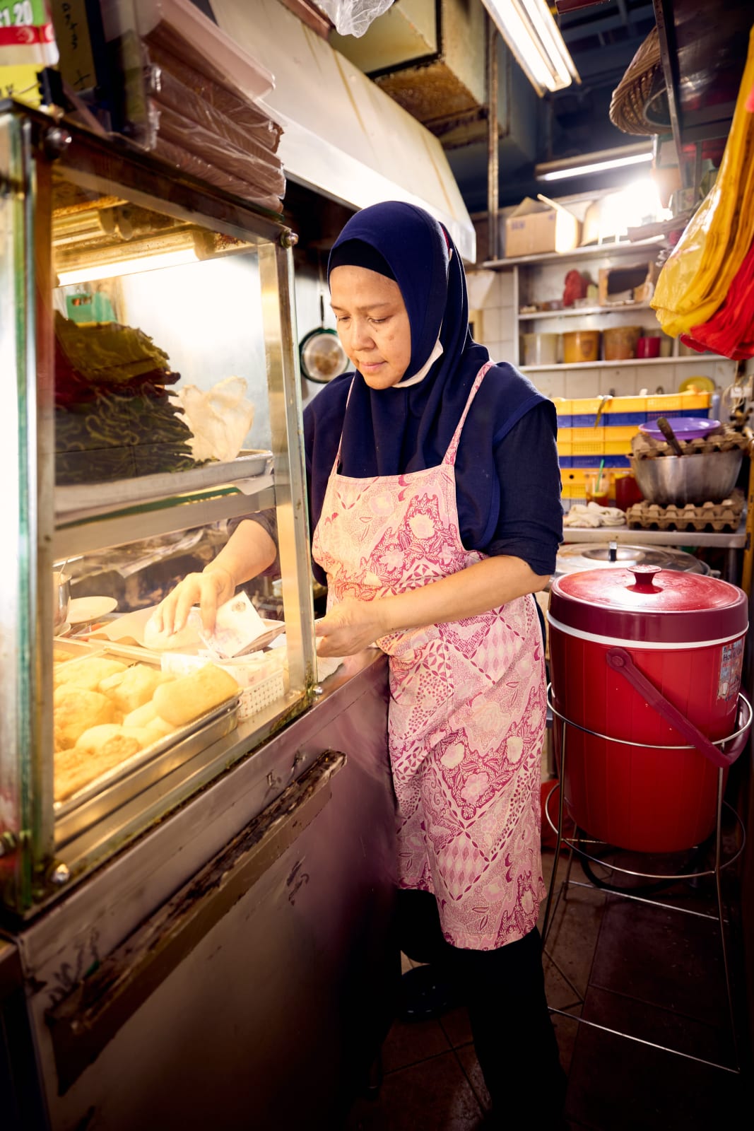 Nasi Lemak Makcik’s Old SQ Calendar Girl Photos Go Viral; Says She ...