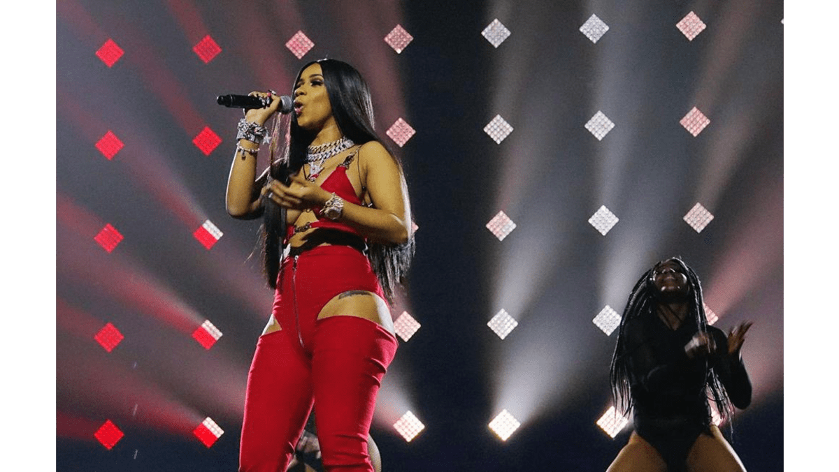 Cardi B wants liposuction - 8days