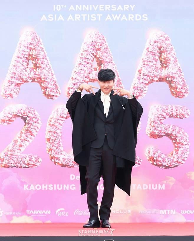 JJ Lin Becomes Only Non–K-pop Act to Win Best Artist at Korean Award ...