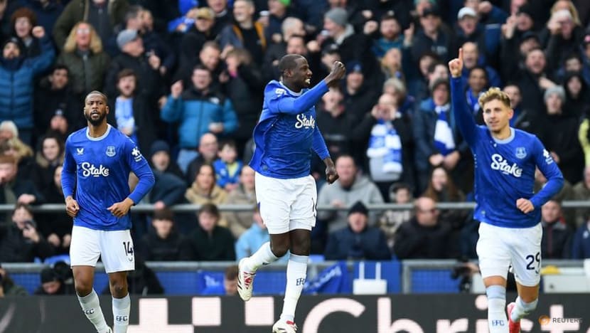 Doucoure scores fastest goal of season as Everton thrash Leicester 4-0 ...