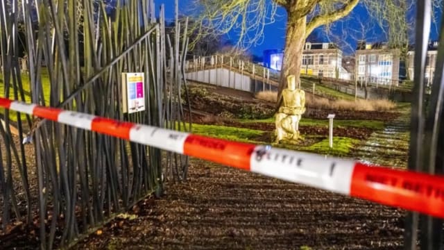 荷兰博物馆遭窃贼袭击 2500年罗马尼亚国宝被盗 - 8world