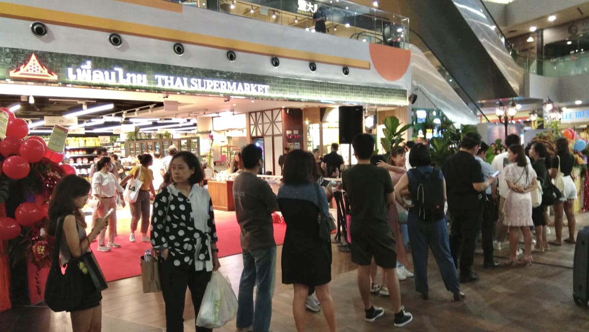 Long queues at relocated Thai supermarket on official opening day - TODAY