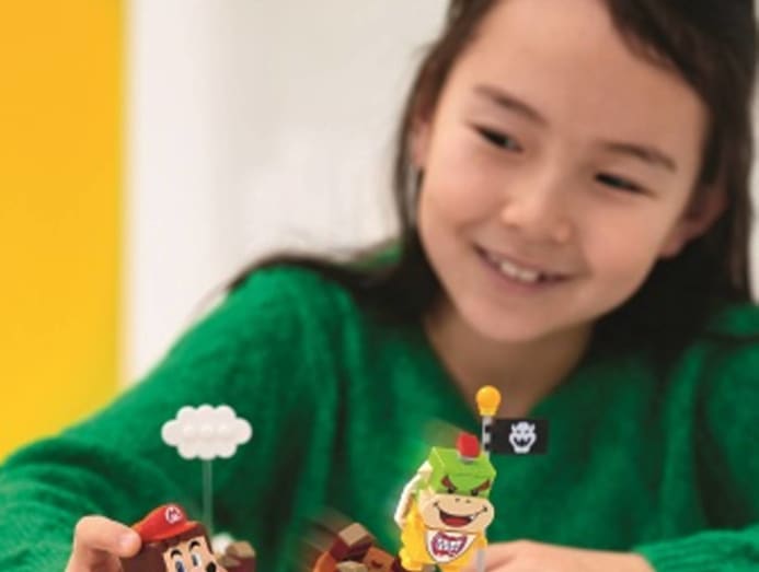 Watch The Video: We Built This Retro Nintendo Game Console From Lego ...