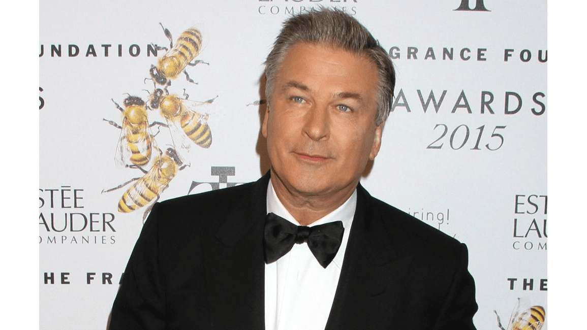 Alec Baldwin pays tribute to 'irreplaceable' father - 8days