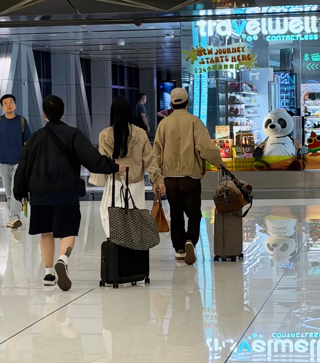 People Are Looking At JJ Lin In A Different Light After This Airport ...