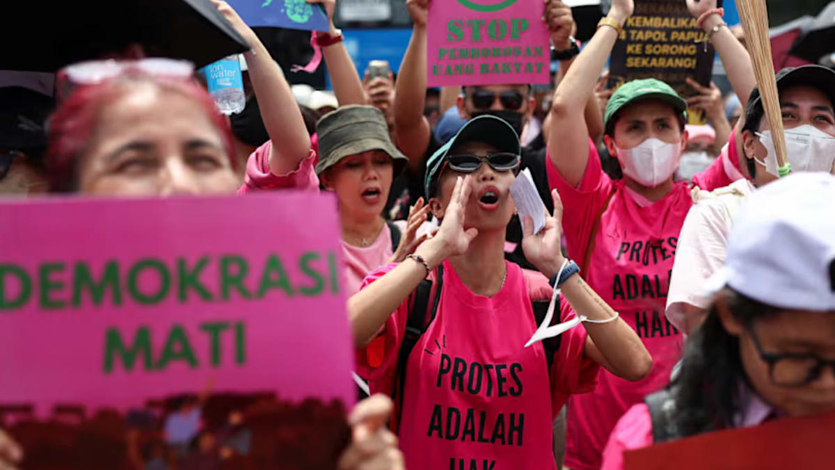 Rusuhan Indonesia: Kerugian dianggar AS$54.8 juta, 7 pegawai digesa ...