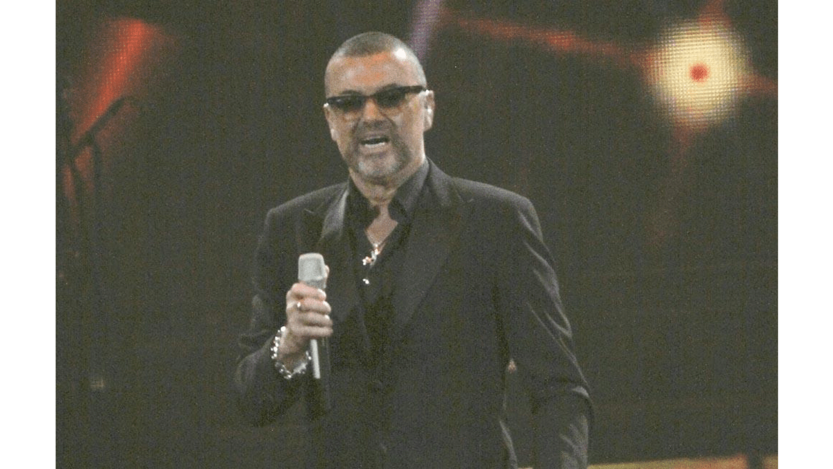 George Michael's dog dies - 8days