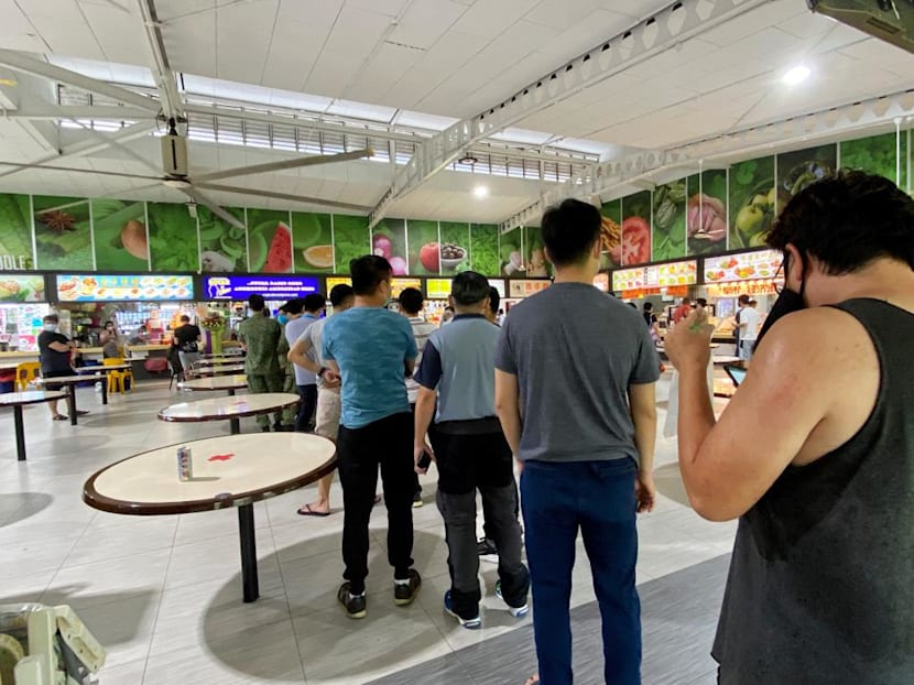 Long Queue, 1.5 Hours’ Wait At Botak Jones’ Comeback Outlet Opening Day ...