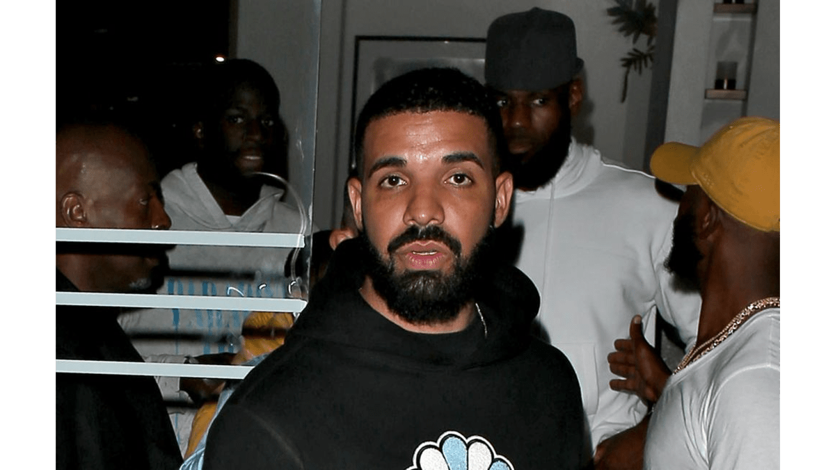 Drake's champagne party - 8days