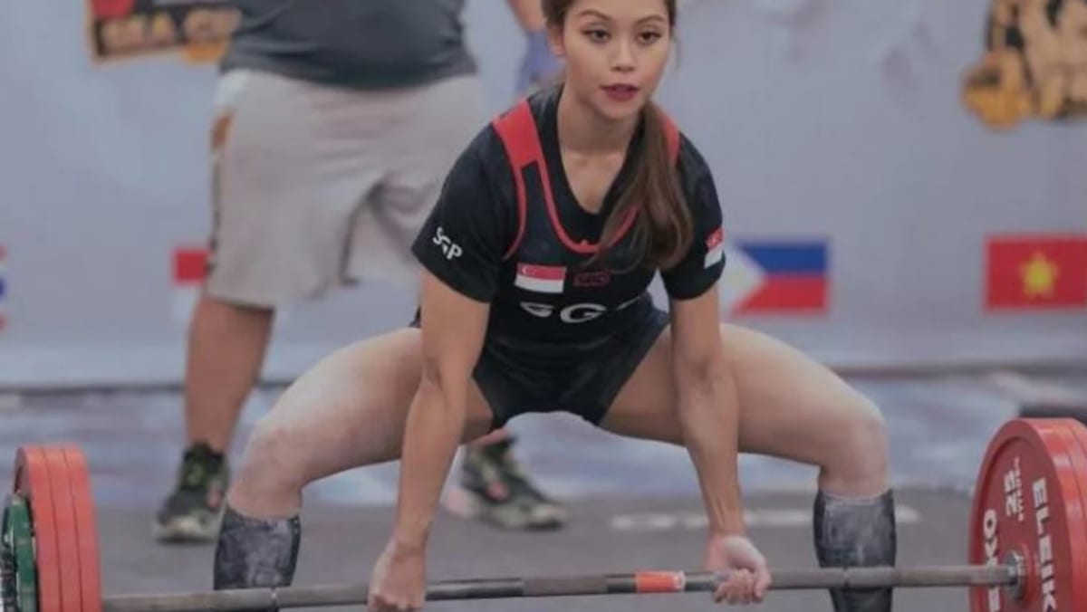 Farhanna Farid pecahkan rekod dunia U-52kg sendiri di Piala Asia Tenggara - BERITA Mediacorp