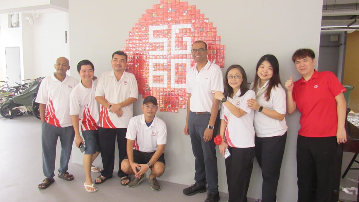 榜鹅居民完成巨大SG60标志 创《新加坡纪录大全》 - 8world