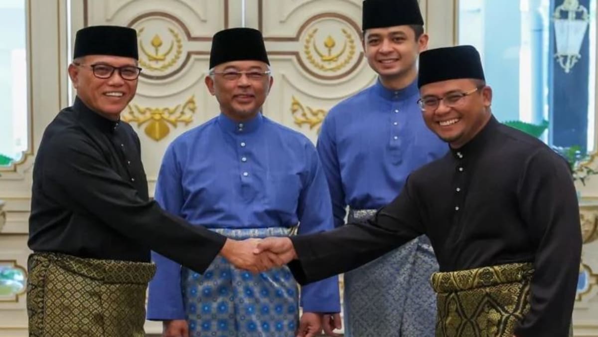 8 ADUN BN, 2 PH angkat sumpah jawatan Exco Pahang - BERITA Mediacorp