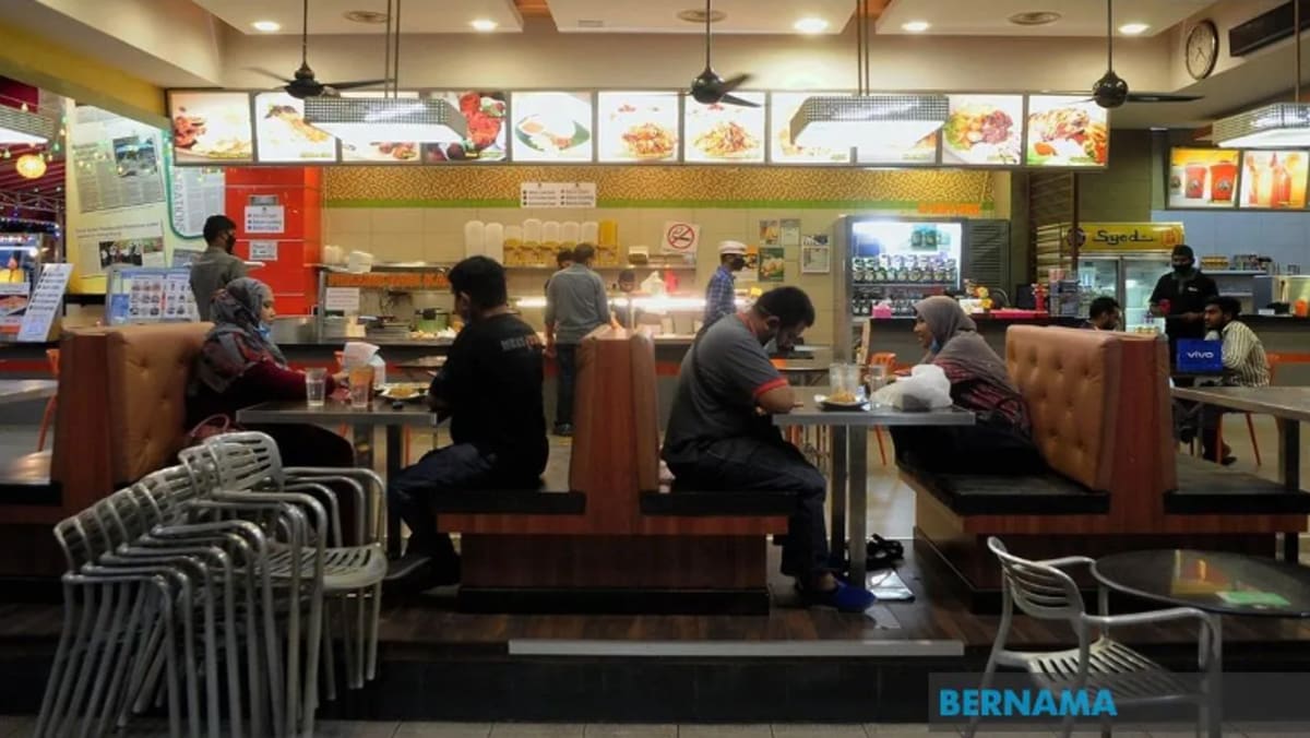 Malaysia akan benarkan makan di restoran, terhad kepada dua pelanggan ...