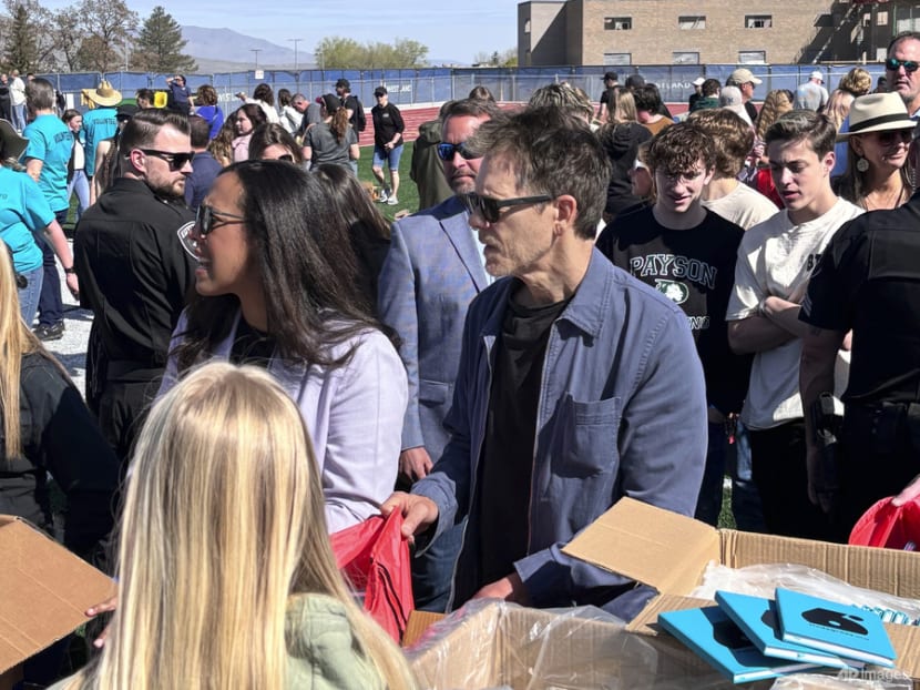Actor Kevin Bacon dances back to Footloose high school for its final ...