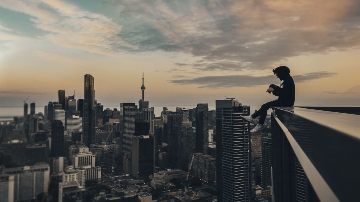 Death of Chinese ‘rooftopper’ after falling from skyscraper casts ...