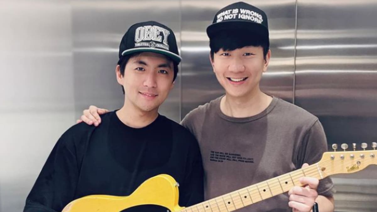 Watch JJ Lin surprise singer Hong Junyang with a guitar for his ...