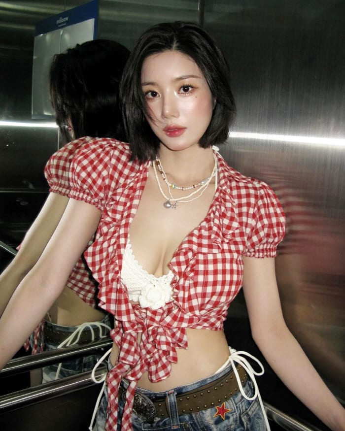 K-Pop Star Kwon Eunbi’s Provocative Waterbomb Festival Performance Goes Viral - 8days