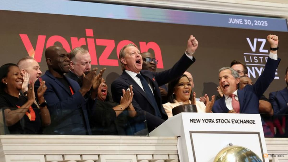 Verizon boosts annual forecast on demand for premium plans, tax law ...