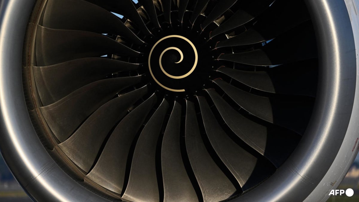 Calls for Rolls-Royce to explain A350 engine problem after Hong Kong ...