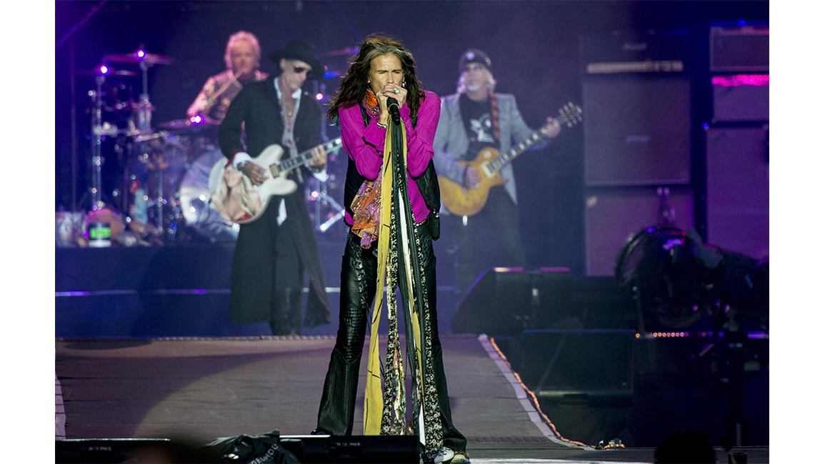 Steven Tyler opens home for abused girls - 8days