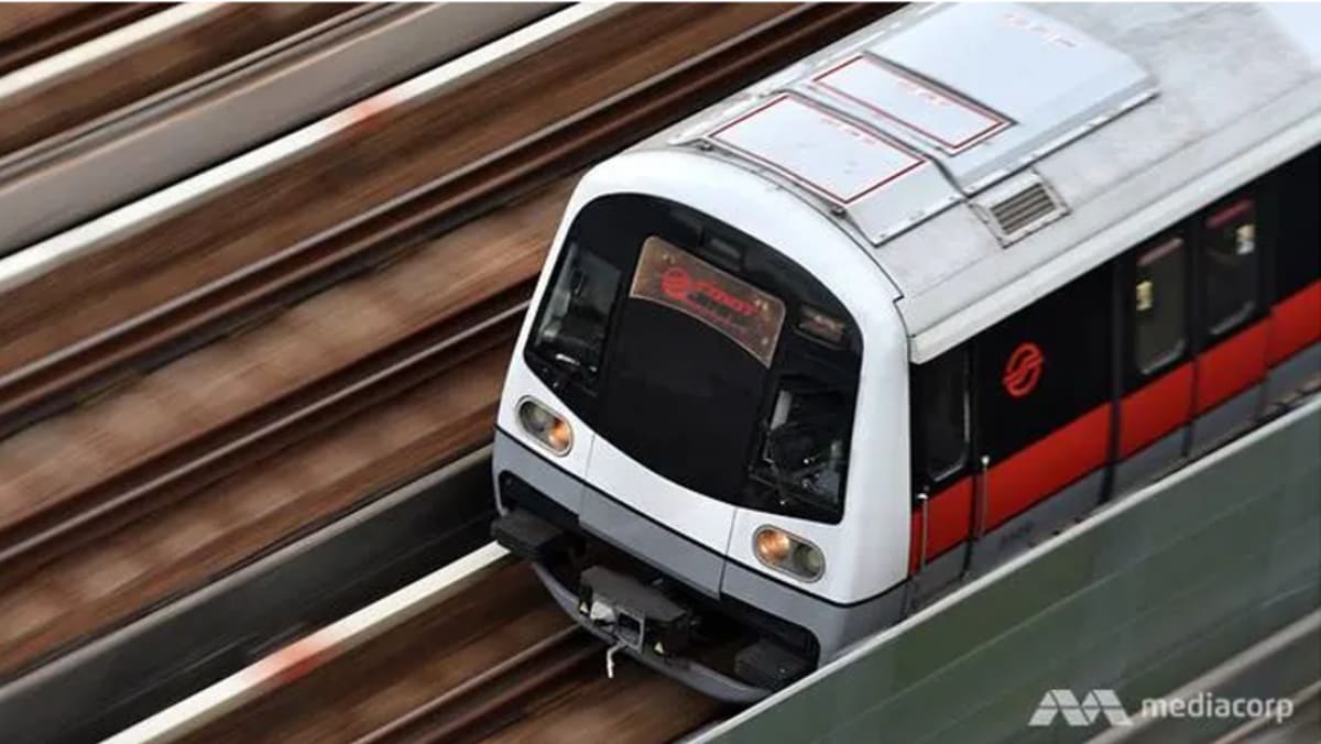 Khidmat kereta api SMRT dan bas dilanjutkan pada malam Hari Raya ...