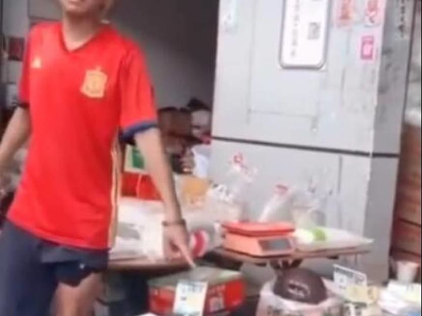 This Provision Shop Owner Looks Just Like Show Luo And People Are ...