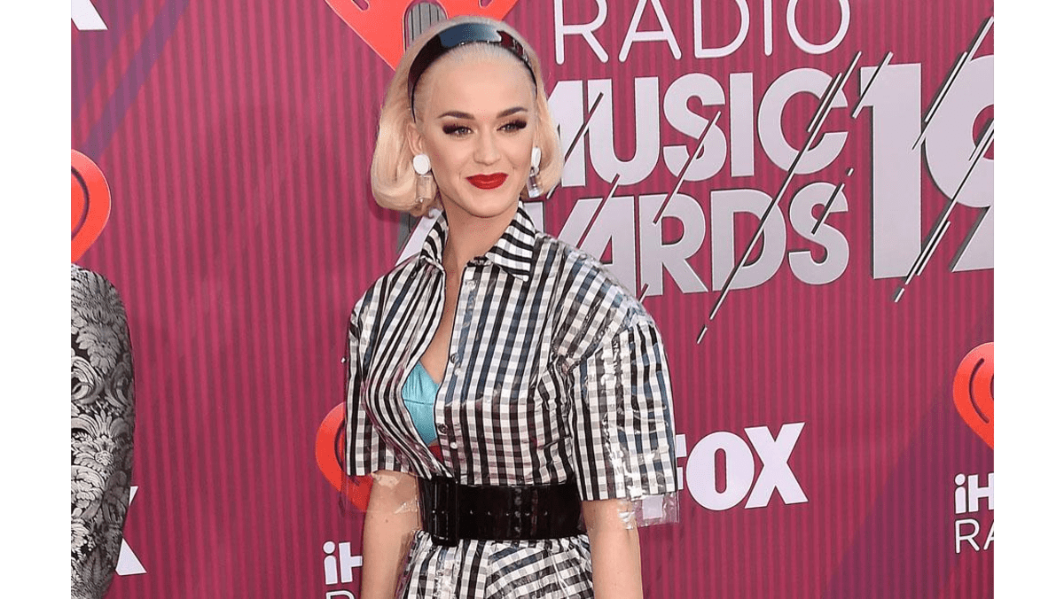 Katy Perry Launches New Album Smile From Hospital Bed - 8days