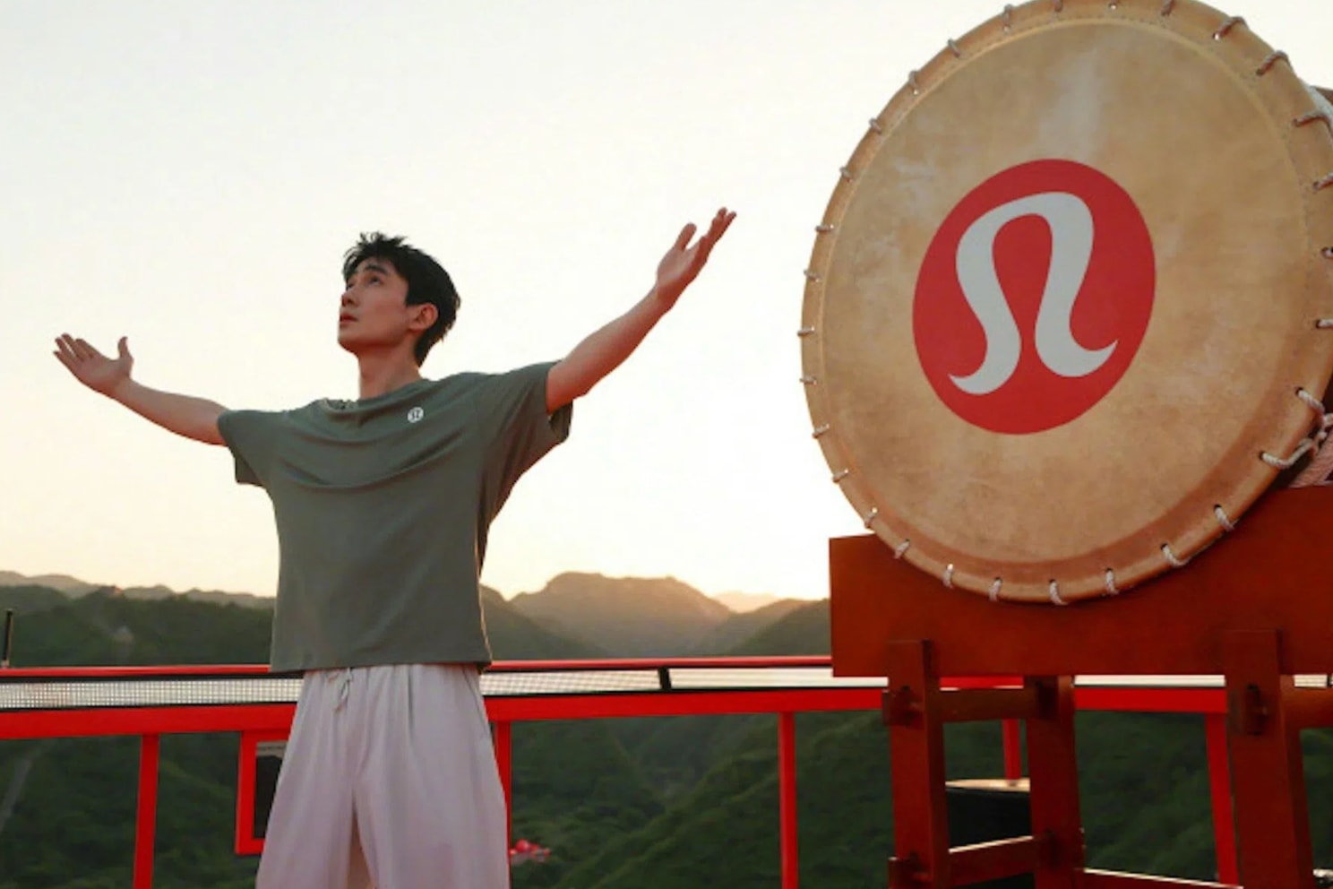 Chinese Actor Zhu Yilong Playing A Japanese Drum At The Great Wall ...