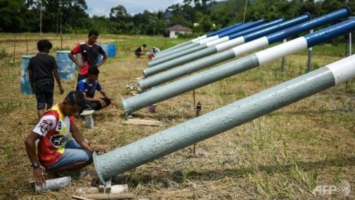 Dentuman meriam besi cara unik penduduk Kampung Talang sambut Syawal ...