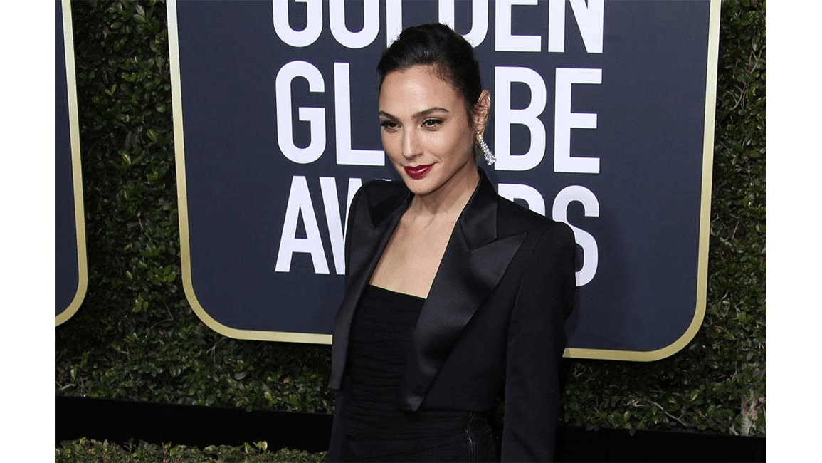 Gal Gadot was a soldier at Golden Globes - 8days
