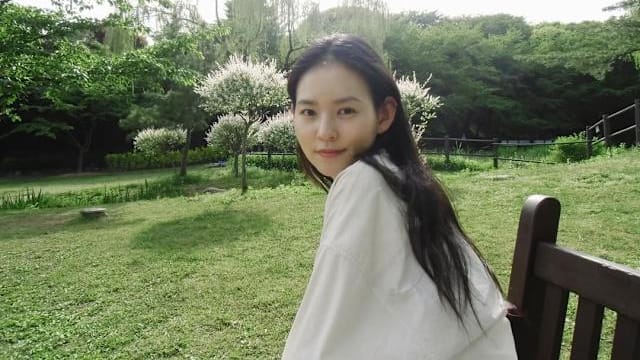 《正年》女星金允慧宣布结婚，圈外未婚夫身份保密到家 - vibes by 8world