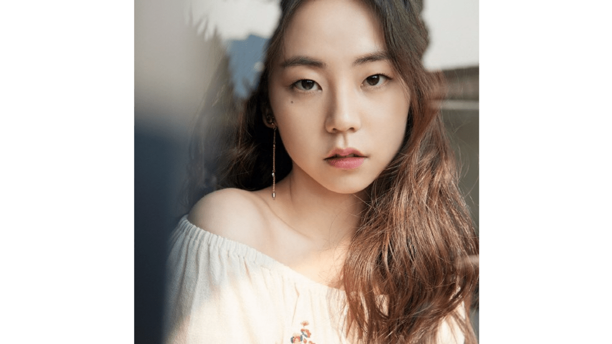 Sohee Reveals Romantic Beauty Through Magazine Shoot - 8days