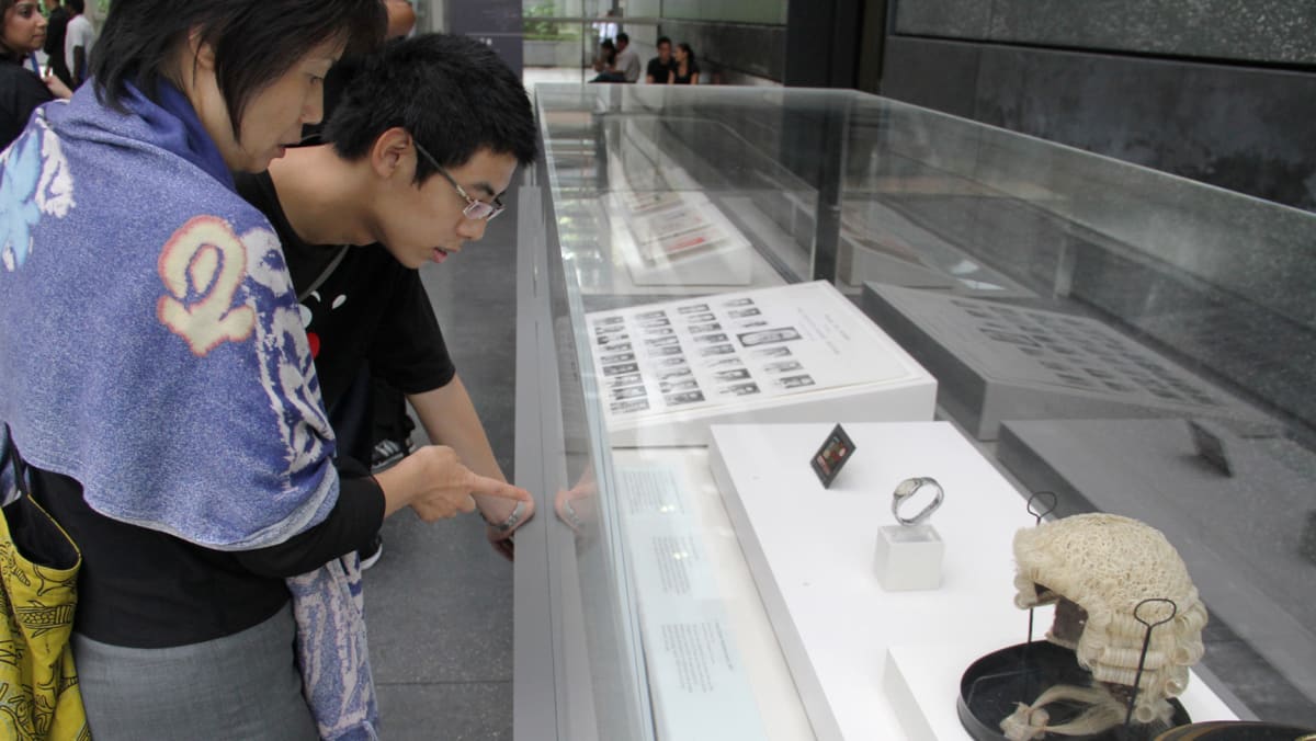 Mr Lee Kuan Yew’s belongings on view at National Museum exhibition - CNA