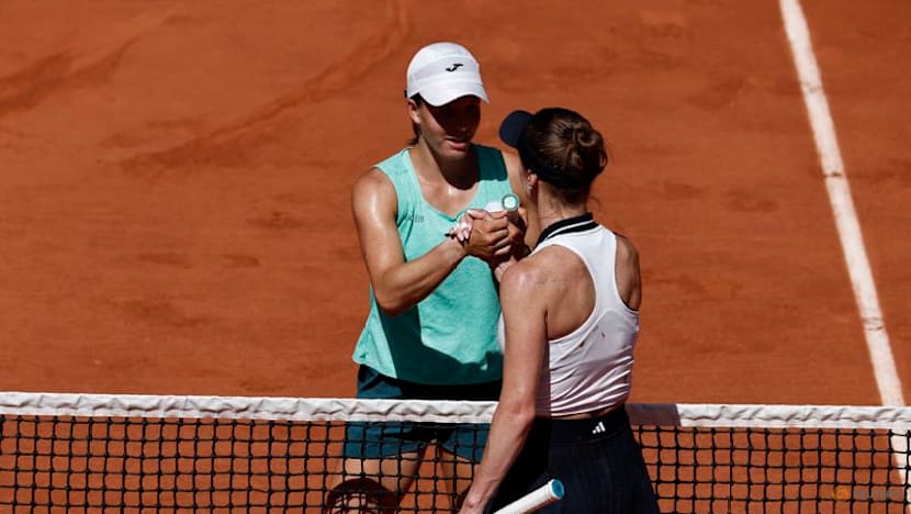 Svitolina dismantles Quevedo to reach French Open third round - CNA