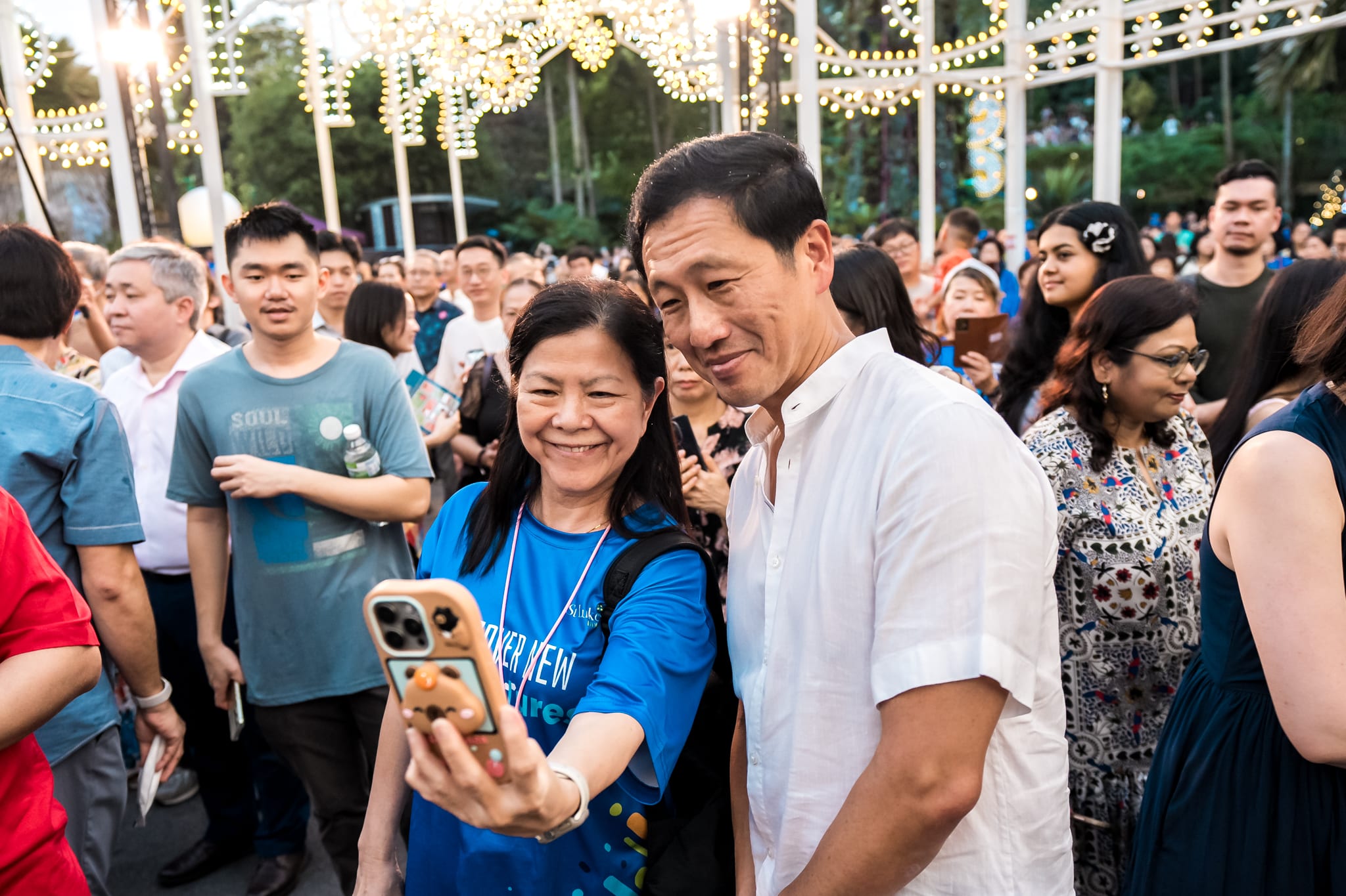 飞天圣诞老人降临滨海湾花园！Christmas Wonderland 2025正式开幕，打卡亚洲最高圣诞金字塔 - vibes by 8world