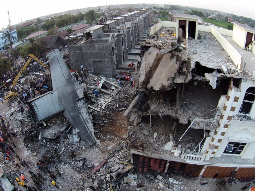 Indonesia investigates number of passengers on crashed plane - TODAY