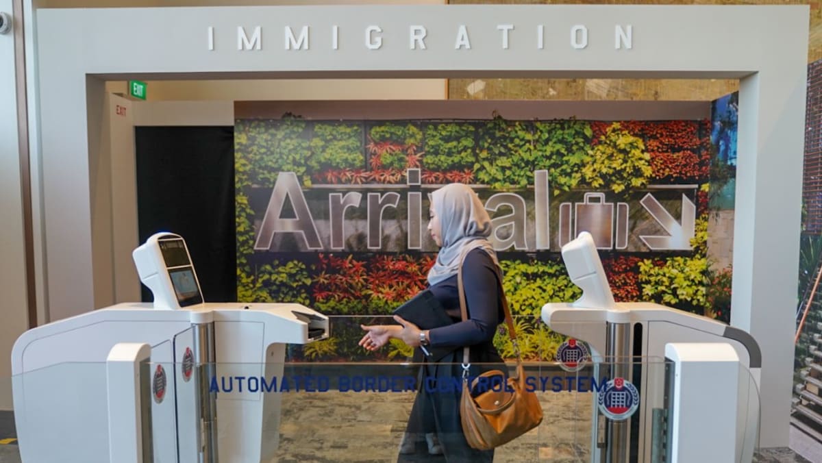 Contactless immigration clearance for S'poreans from 2022, and a new 24 ...