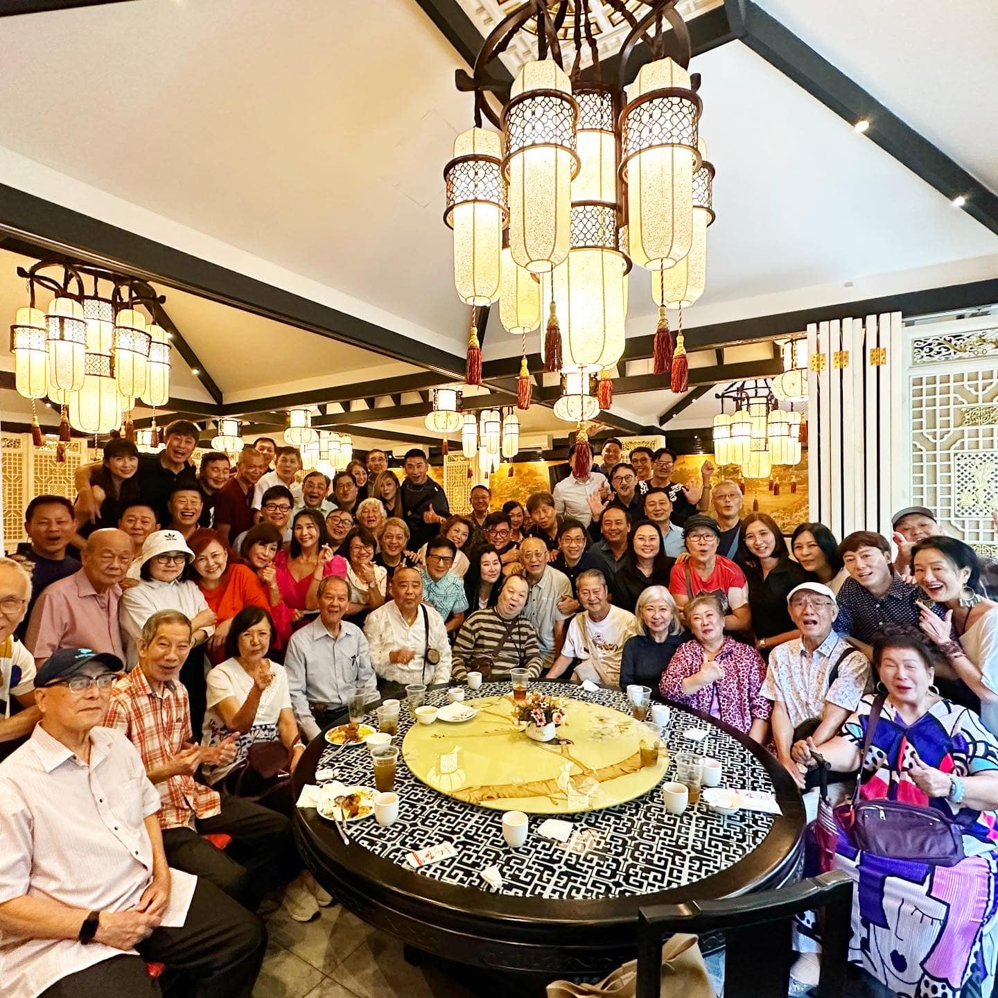 多位久违的资深演员齐聚一堂 谢韶光惊喜现身、近照曝光！ - vibes by 8world