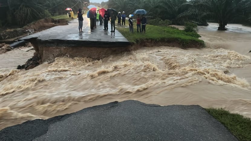 Rivers exceed dangerous levels in several Malaysian states; Johor flood ...