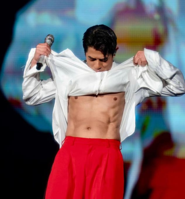 Aaron Kwok, 60, Flaunts Chiselled Abs At Taiwan Concert - 8days
