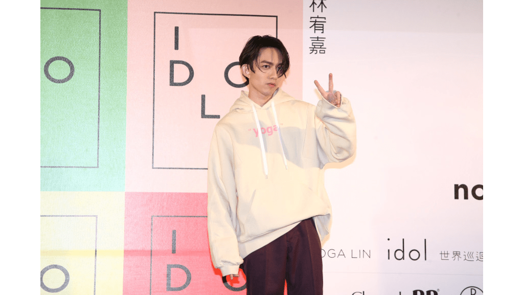 Yoga Lin feels bad leaving wife alone with the baby - 8days