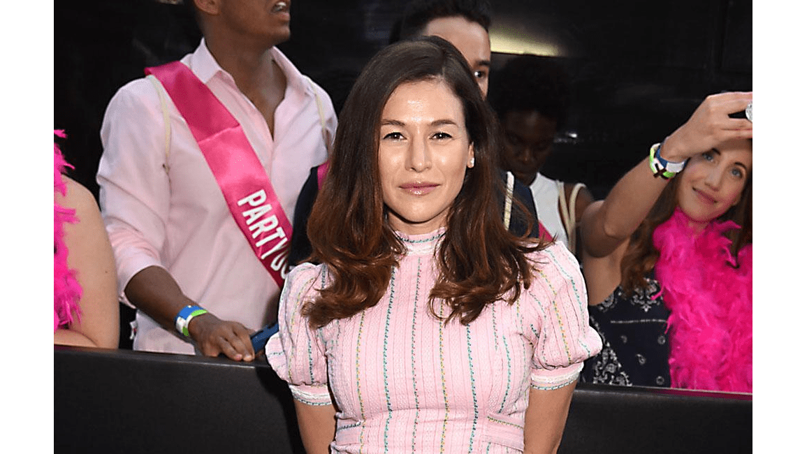 Yael Stone gives birth - 8days